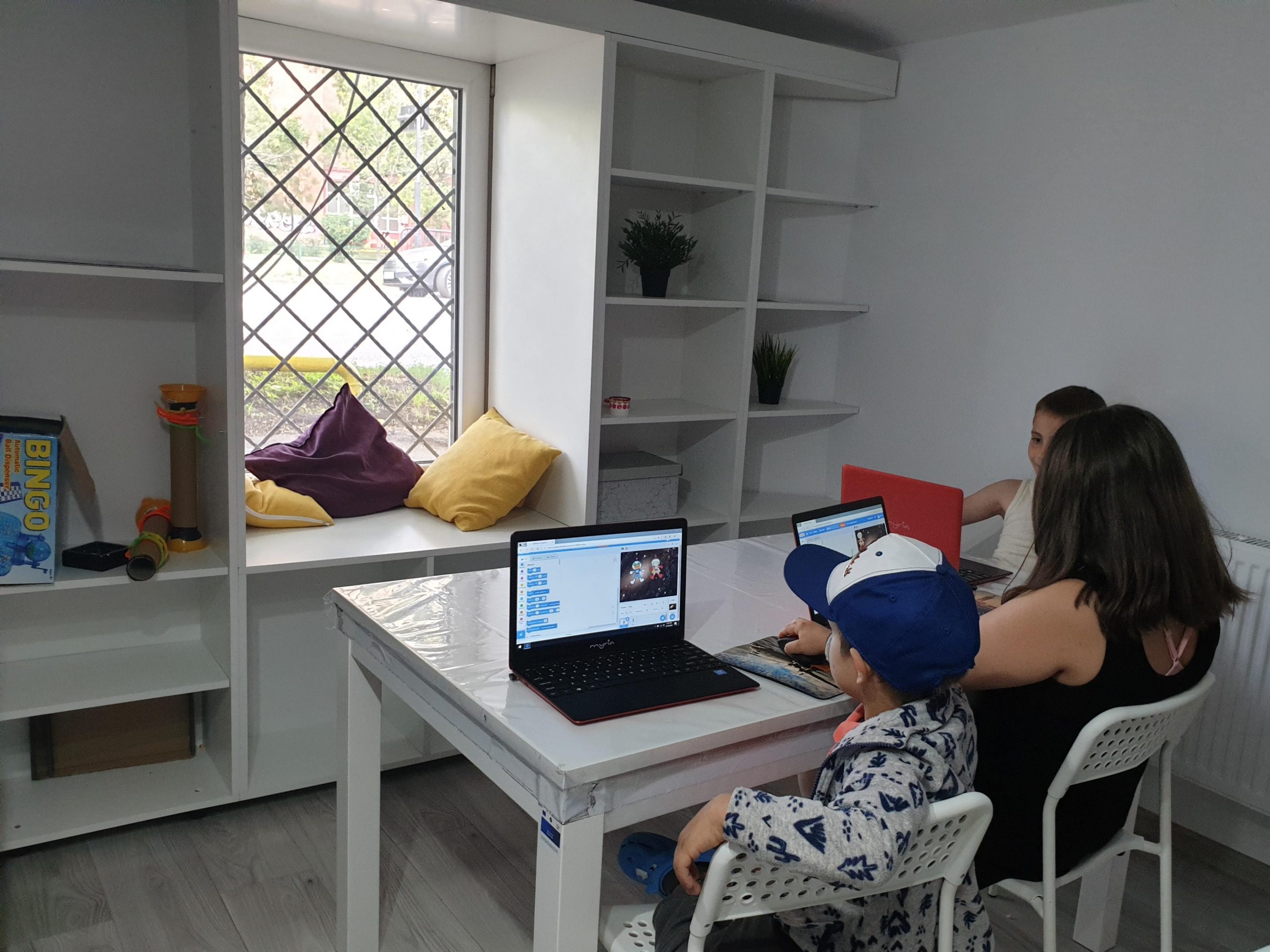 Curs programare copii IOTESA Kids Timișoara - planete și univers